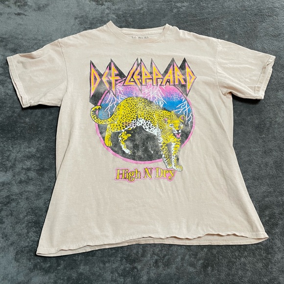 Def Leppard | Shirts | Def Leppard Tee Shirt Top | Poshmark